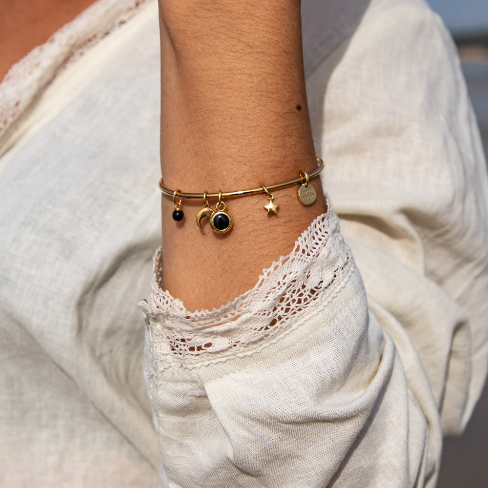 Bracelet doré et noir avec ses pendentifs fantaisies : Moon - Retour de ...